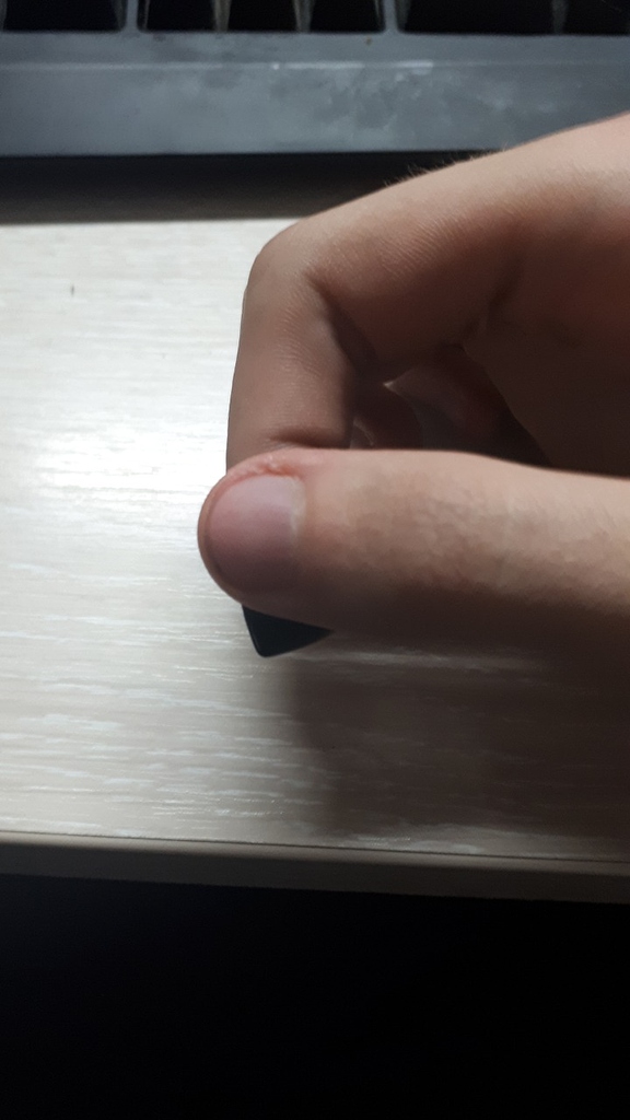 Pick grip and its impact on the hand position and picking - Playing ...